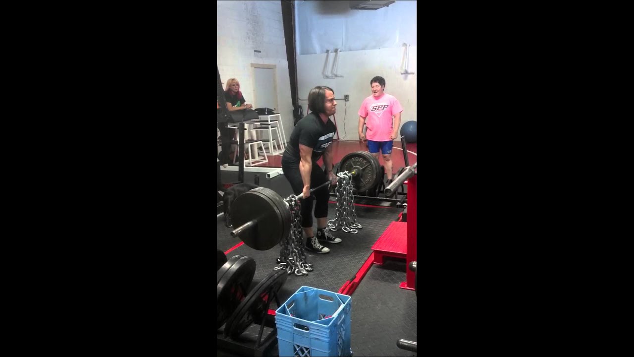 Laura Phelps Sweatt 405 + 120 chain deadlift. Raw. - YouTube