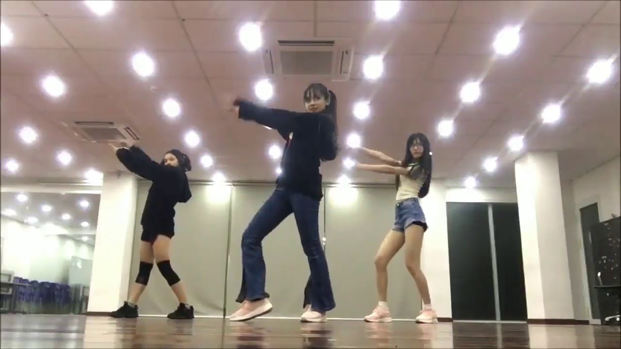 Heavy rotation - SGO48 Tammy, SGO48 Như Thảo, SGO48 Ashley dance ...