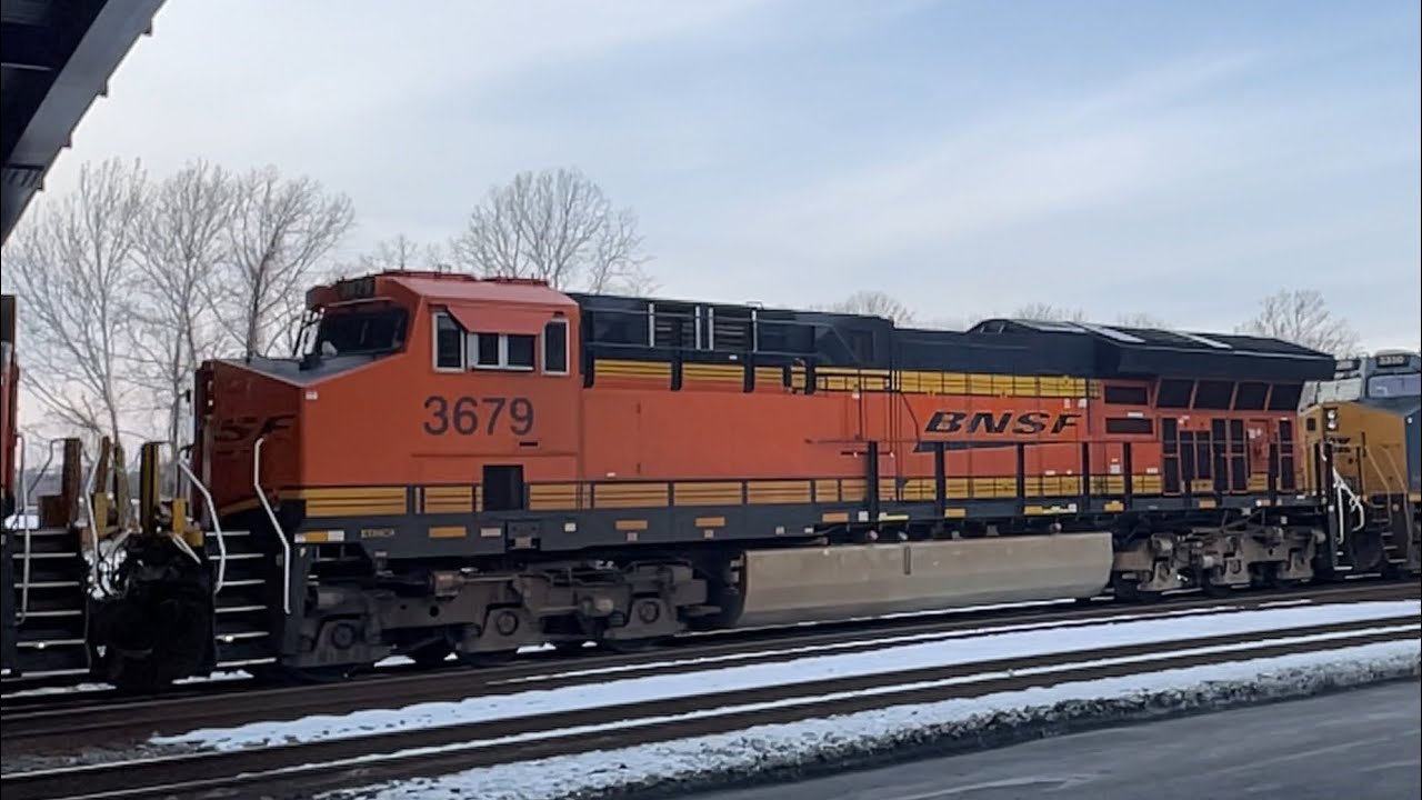 CSX B729 and M417 - YouTube