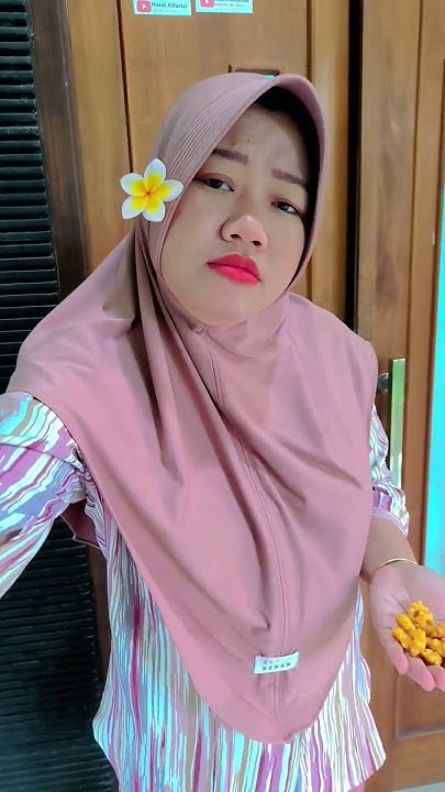 Emak Keselek Kripik Pedas #shorts - YouTube