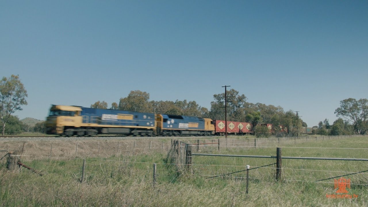 Australian Trains and Railways: Pacific National Intermodal - YouTube