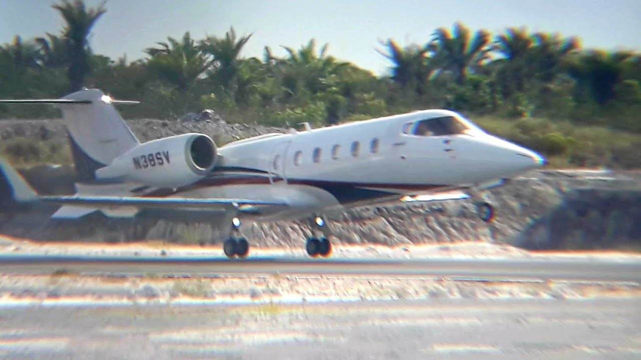Pesawat private jet Take Off dari Bandara Singkawang || Learjet 60 ...