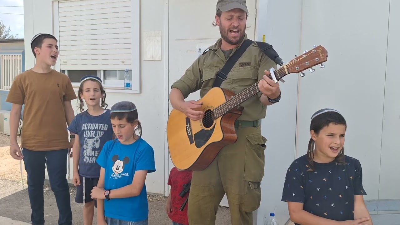 Family Sings Heartfelt Songs for IDF Soldiers, Praying for Israel's ...