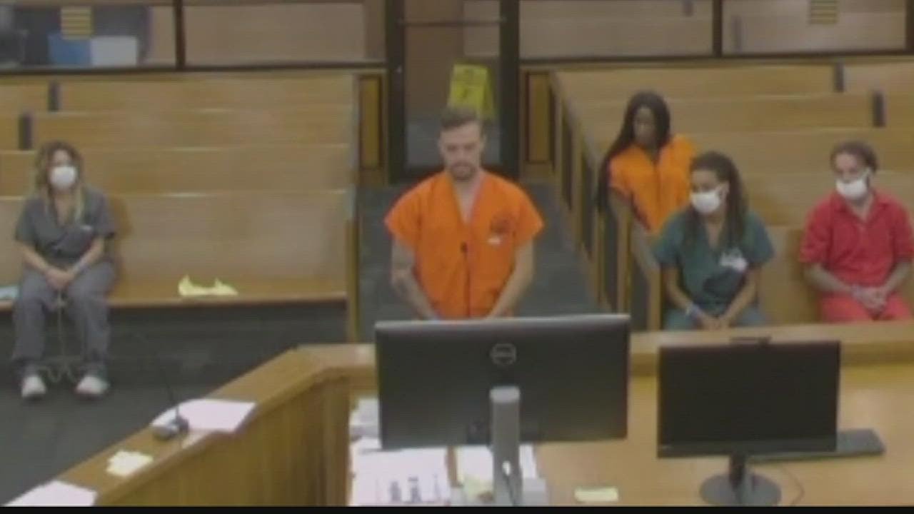 Putnam County Sheriff's Deputy facing charges of battery - YouTube