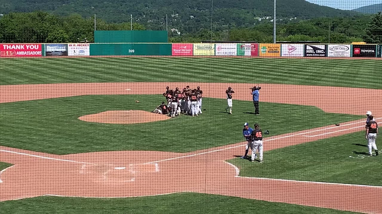 Final pitch, Tyrone celebrating their win - YouTube