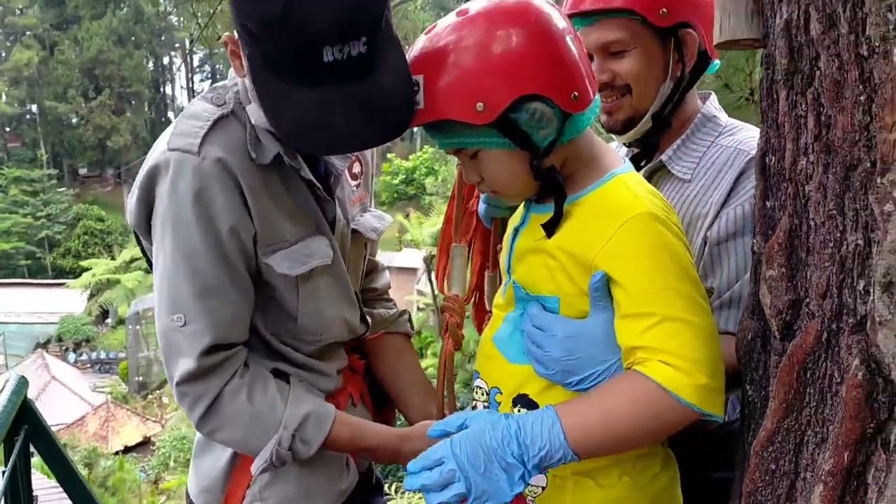 Flying Fox Grafika Cikole Lembang @ Raiden Prasya Channel - YouTube