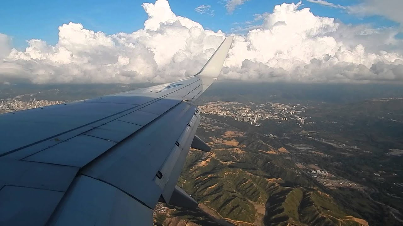 Lan Colombia Boeing 737-700 HK4694 landing Palonegro Bucaramanga - YouTube