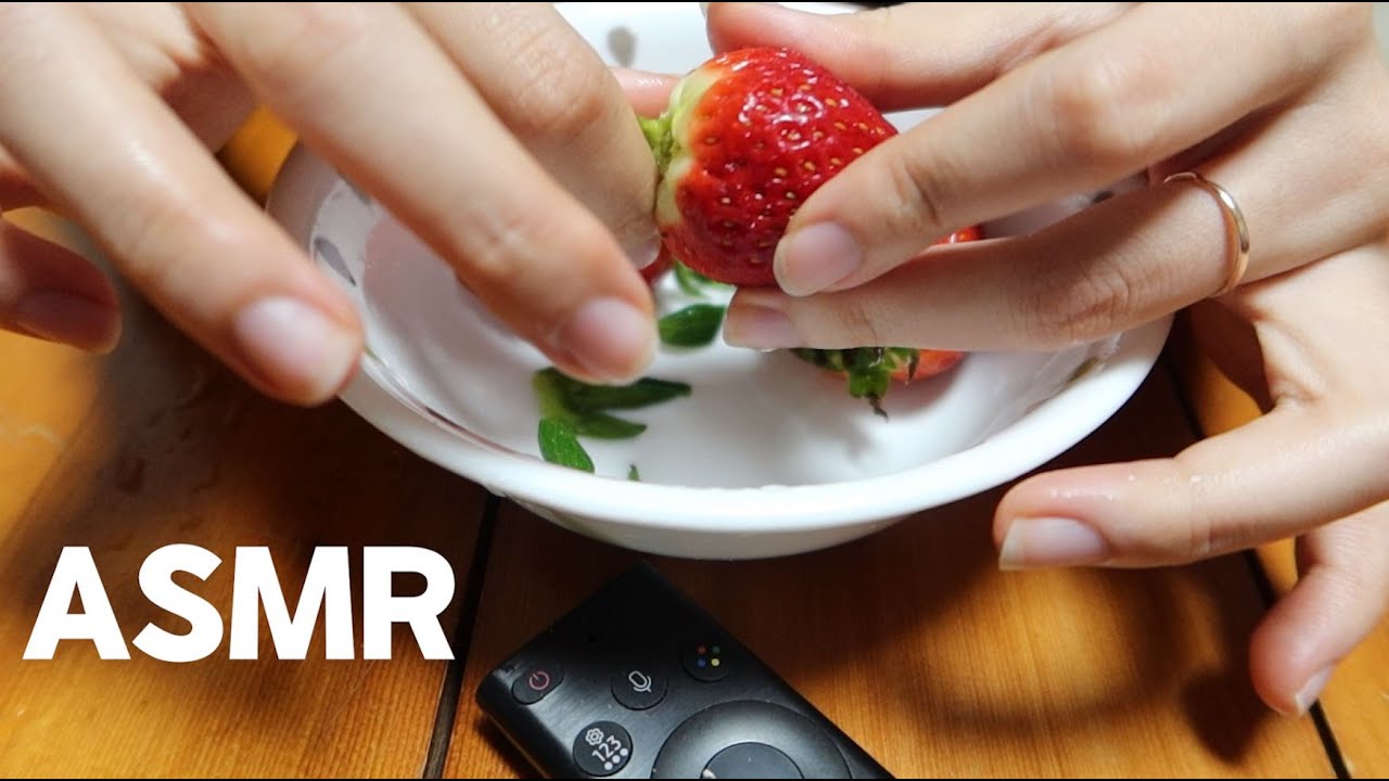 asmr STRAWBERRY 딸기 eating sounds, 엄마의 잔소리를 곁들인 - YouTube