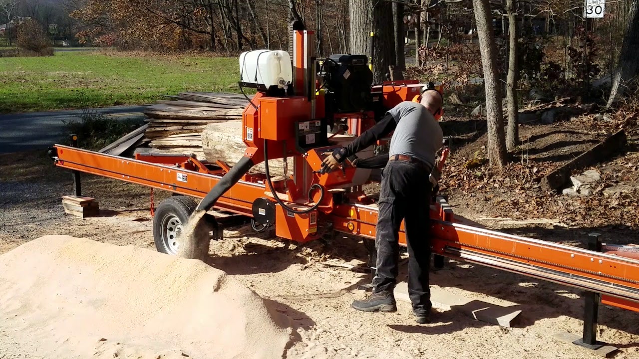 Red Oak Slabs on the Wood Mizer LT35HD - YouTube