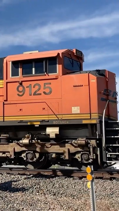 BNSF 9125 - YouTube
