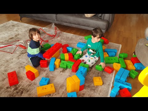 Fatih selim ve Yusuf tuğla blok'larla kule yapıyorlar ilk önce kim bitirecek ve devirecek