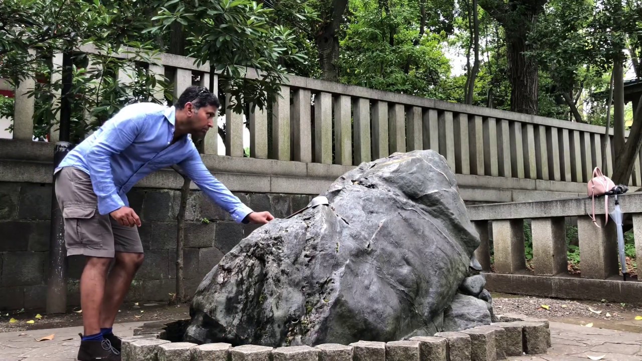 Tsukubai stone wash basin Buddhist temple - YouTube