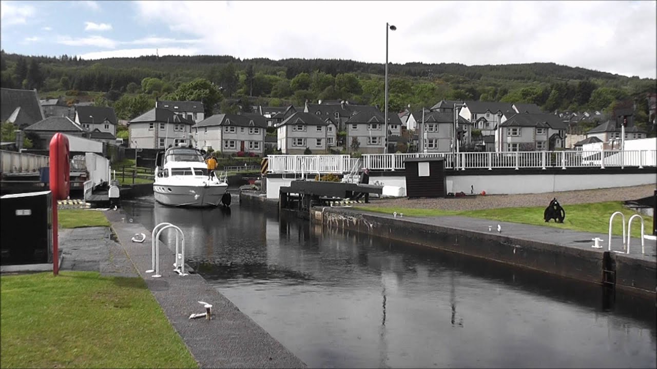 Crinan Canal - Ardrishaig Sea Lock - YouTube