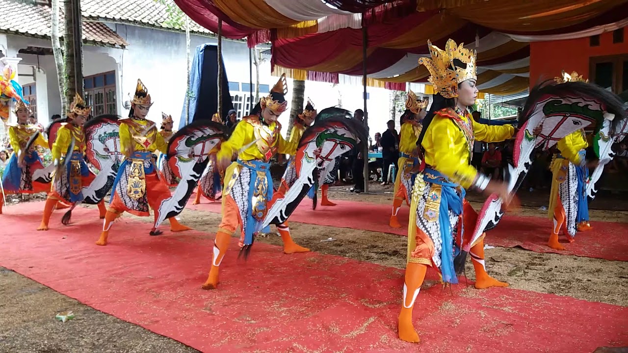 Wahyu Turonggo Wulung Sekaria Tari Pedang - YouTube