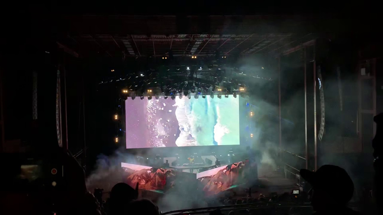 Illenium - Reverie live @ red rocks - YouTube