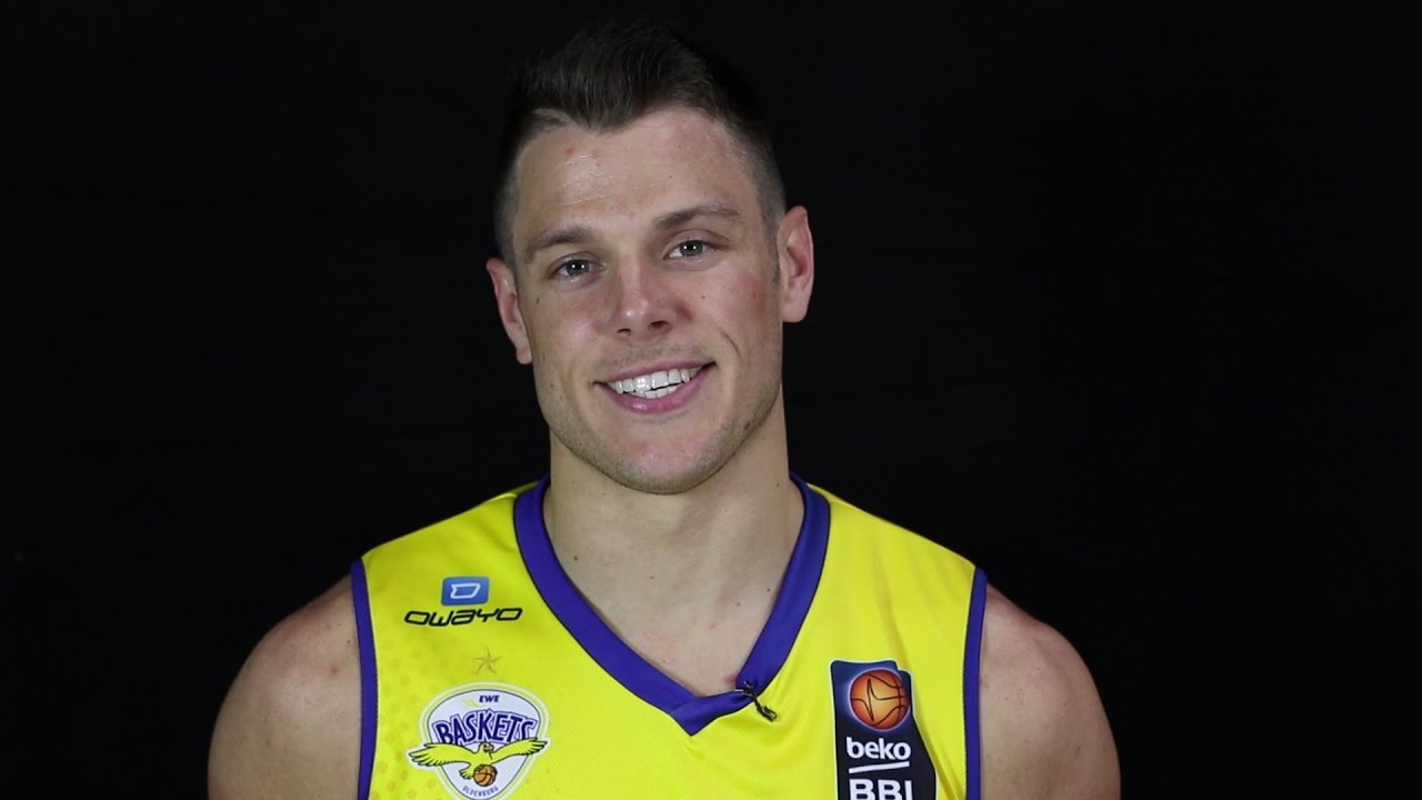 EWE Baskets in 24 Sekunden: Chris Kramer - YouTube