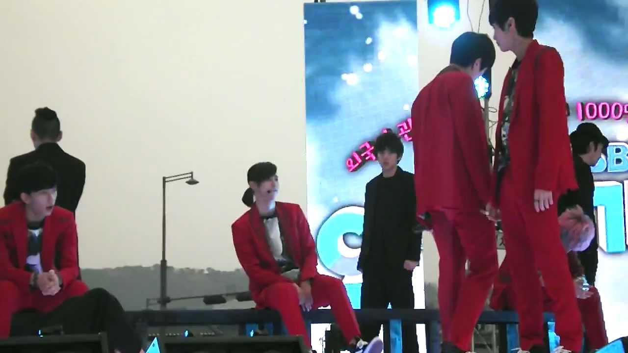 121125 B1A4-인기가요 대기중2【HD】@광화문 - YouTube
