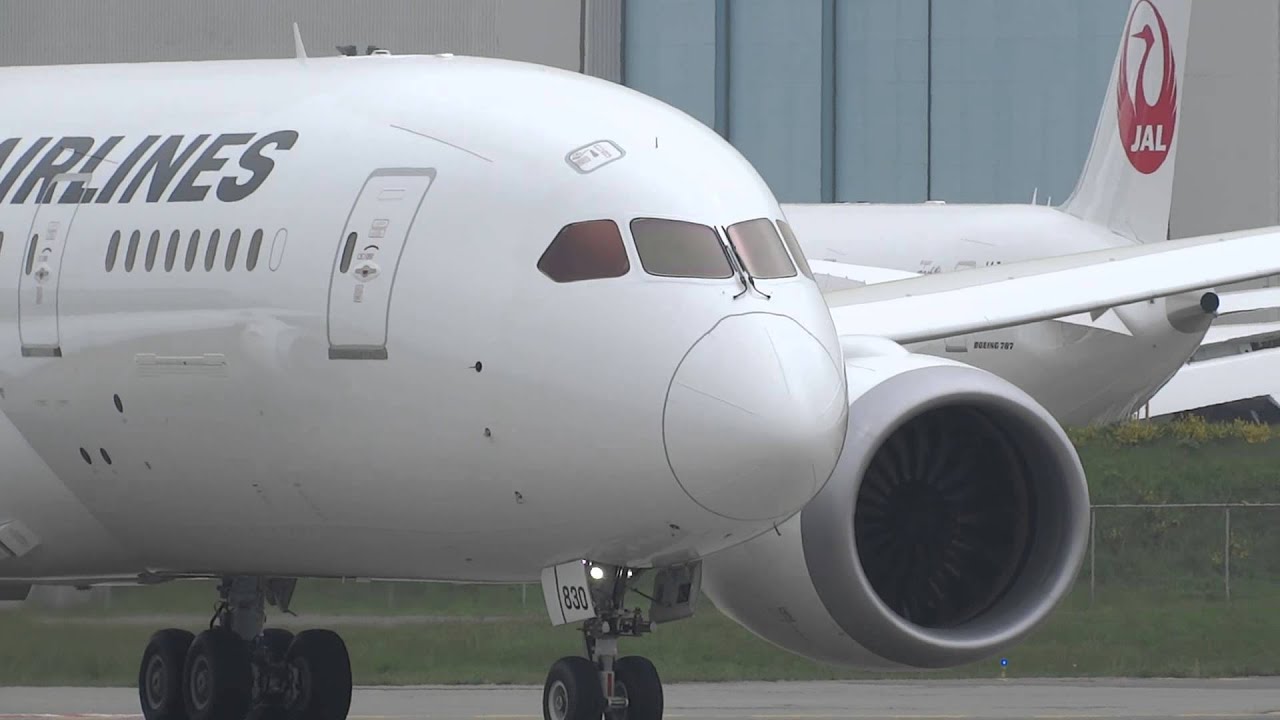 LOUD Japan 787 First Hard Brake Test at KPAE - YouTube