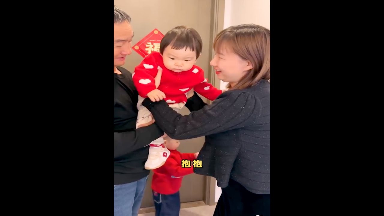A smart Mom beautifull and cute kide mum so busy everyday clean the ...