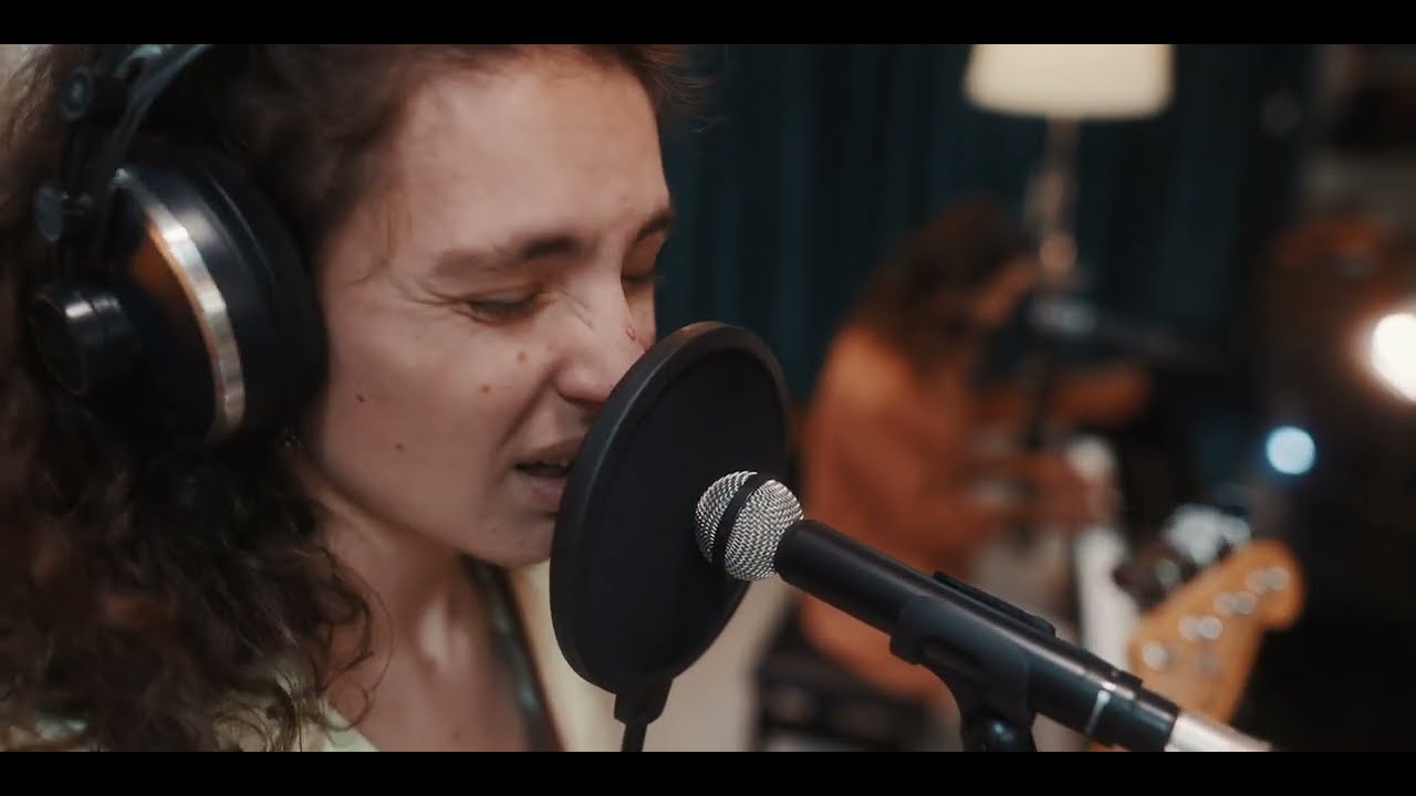 Sleeping on the floor - Lucas Delgado feat Magalí Datzira - YouTube
