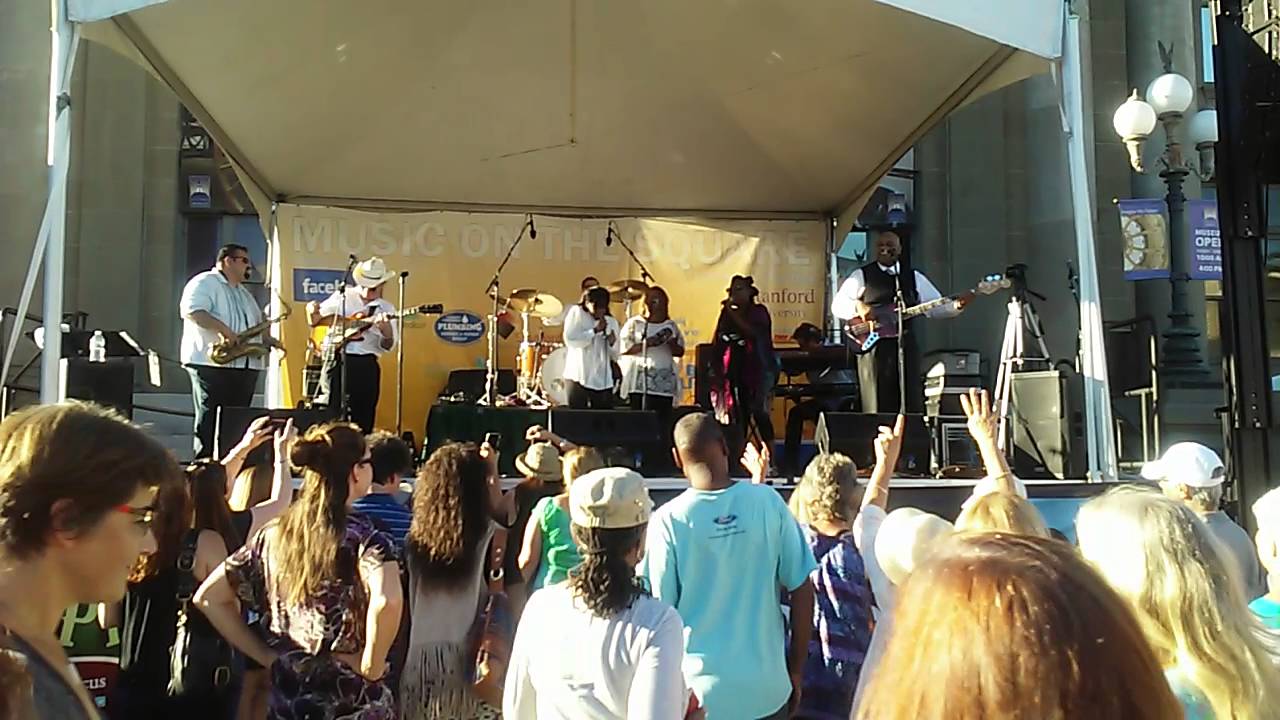 Courtney Knott singing "Chain of Fools" at the Redwood City PAL Blues ...