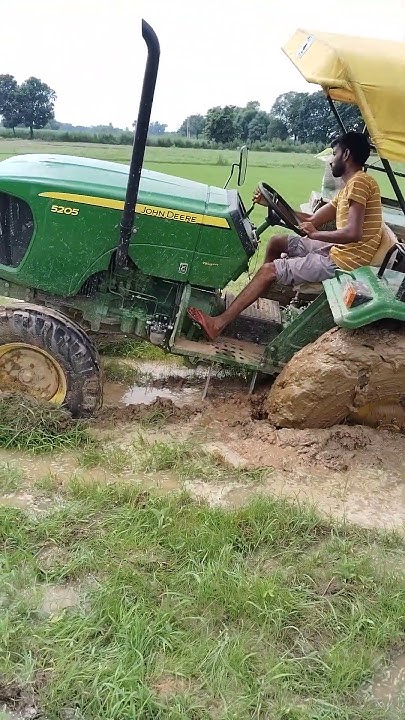 Khet Mein jutaai rotawaiter per Paisa tractor - YouTube