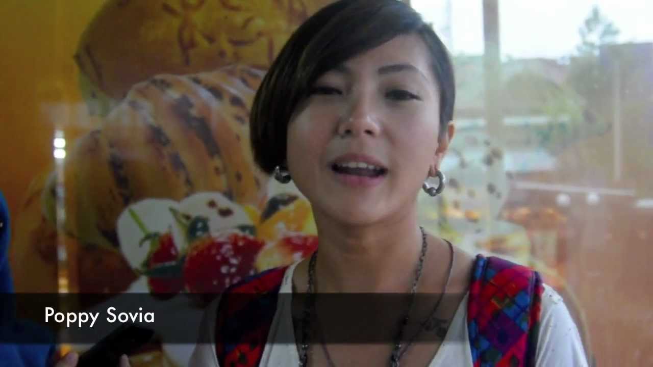 Pesan Poppy Sovia untuk HI UNPAD (LA Lights Indie Movie) - YouTube