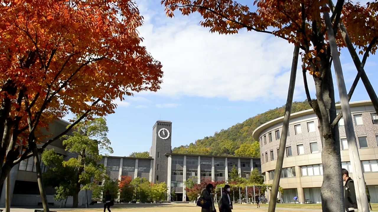 The Colors of Fall at Ritsumeikan University, Kinugasa Campus(秋深まる衣笠 ...