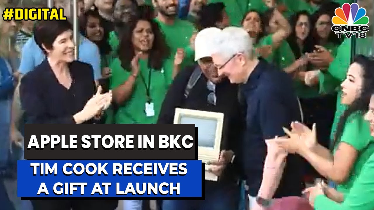 Watch | Apple Store BKC: Apple CEO Tim Cook Receives A Gift At The ...
