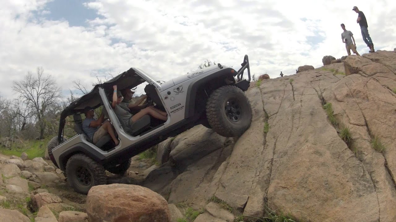 Renny and Demara's Jeep JK Rock Crawling - YouTube