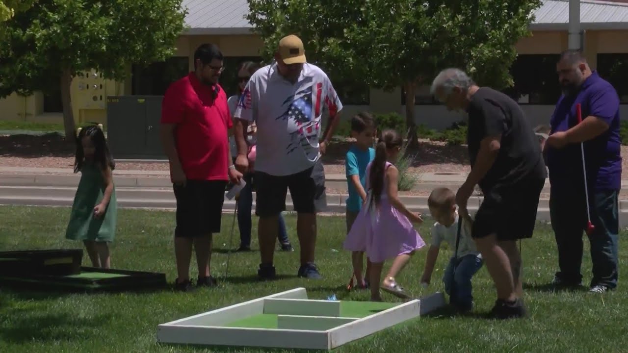 Dads accompany their little ones at Rio Rancho mini golf event - YouTube