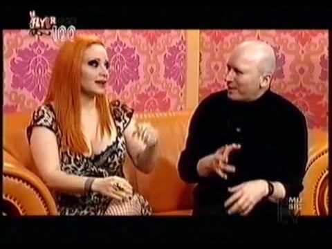 FANGORIA ALASKA entrevista Flyer 2 - YouTube