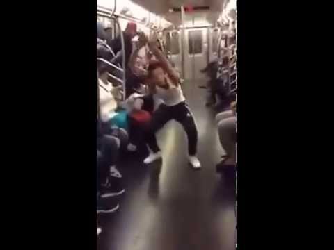 Metroda yapılan çılgın gösteri