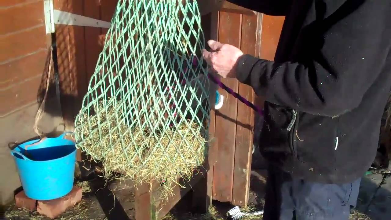 Tying a Haynet - YouTube