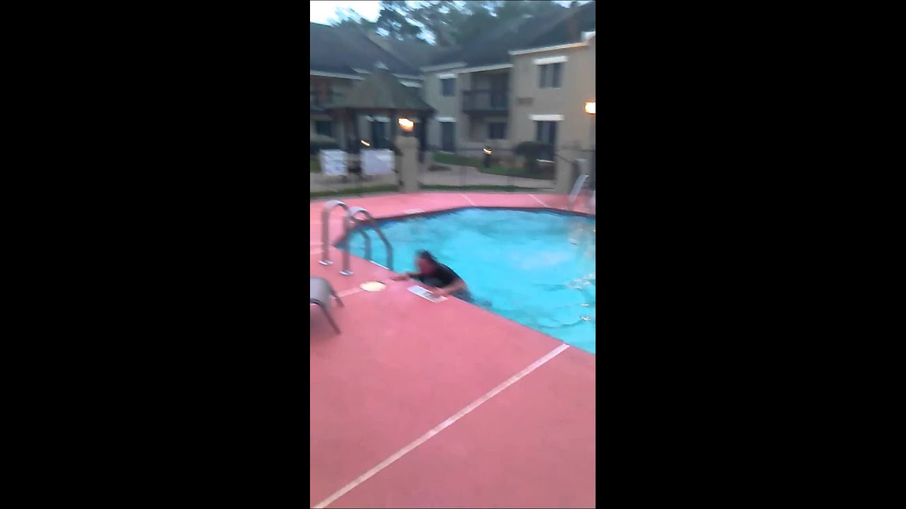 Ricky McGee pool dive in 10degree weather - YouTube