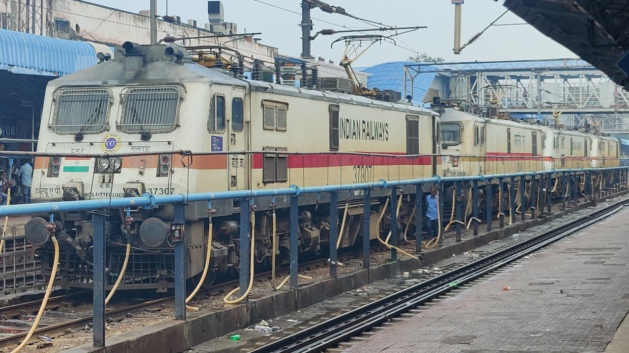 5 IN 1 WAP-7 LOCOMOTIVES LOCO LINE AT VISAKHAPATNAM RAILWAY STATION ...