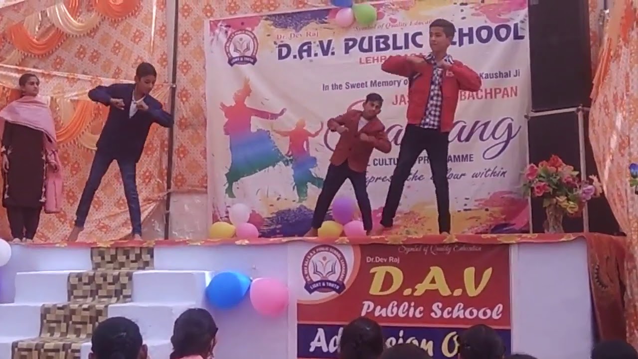 8TH CLASS STUDENTS DANCE TO MUQABLA SONG - YouTube