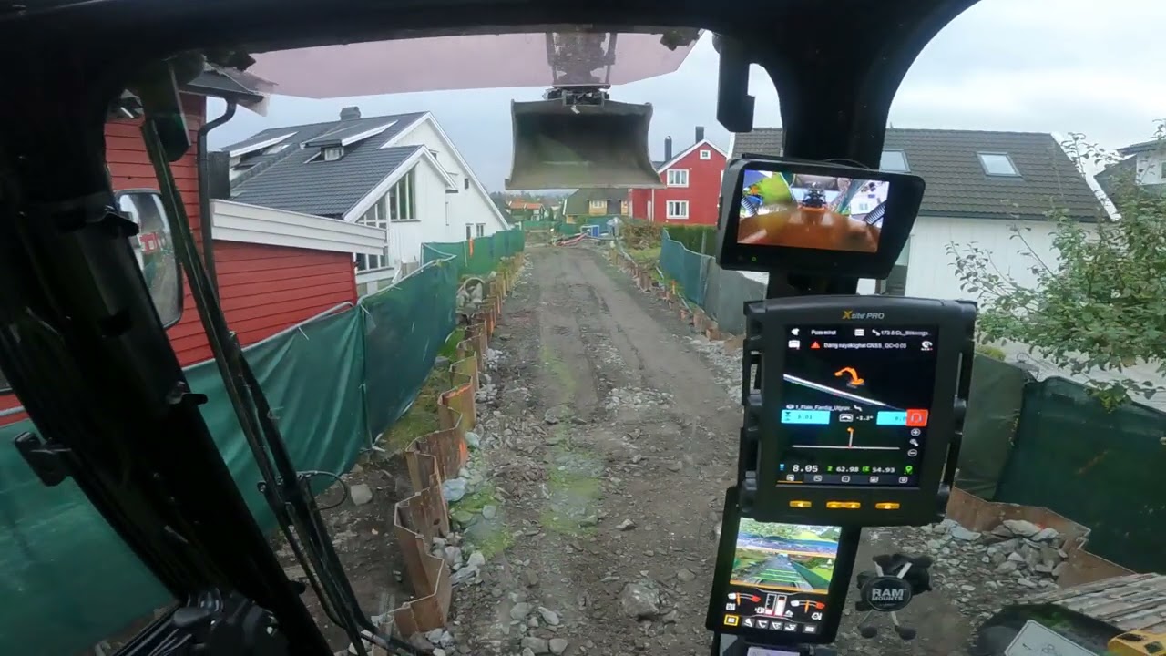 CAT 355 Next gen with oilquick and cat rototilt TSR23. moving the 335 ...