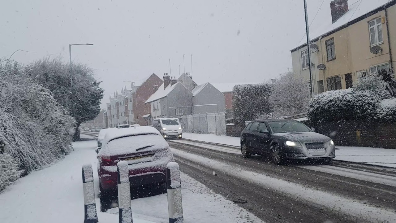 Snow falling 24 january 2021 at Nuneaton Warwickshire England UK. - YouTube