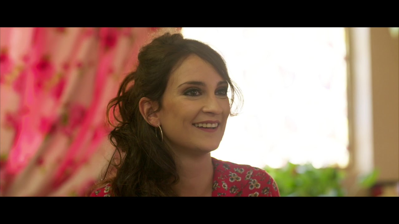 Isabel Ferrer "Cuatro Mujeres Lejos de Casa" - YouTube