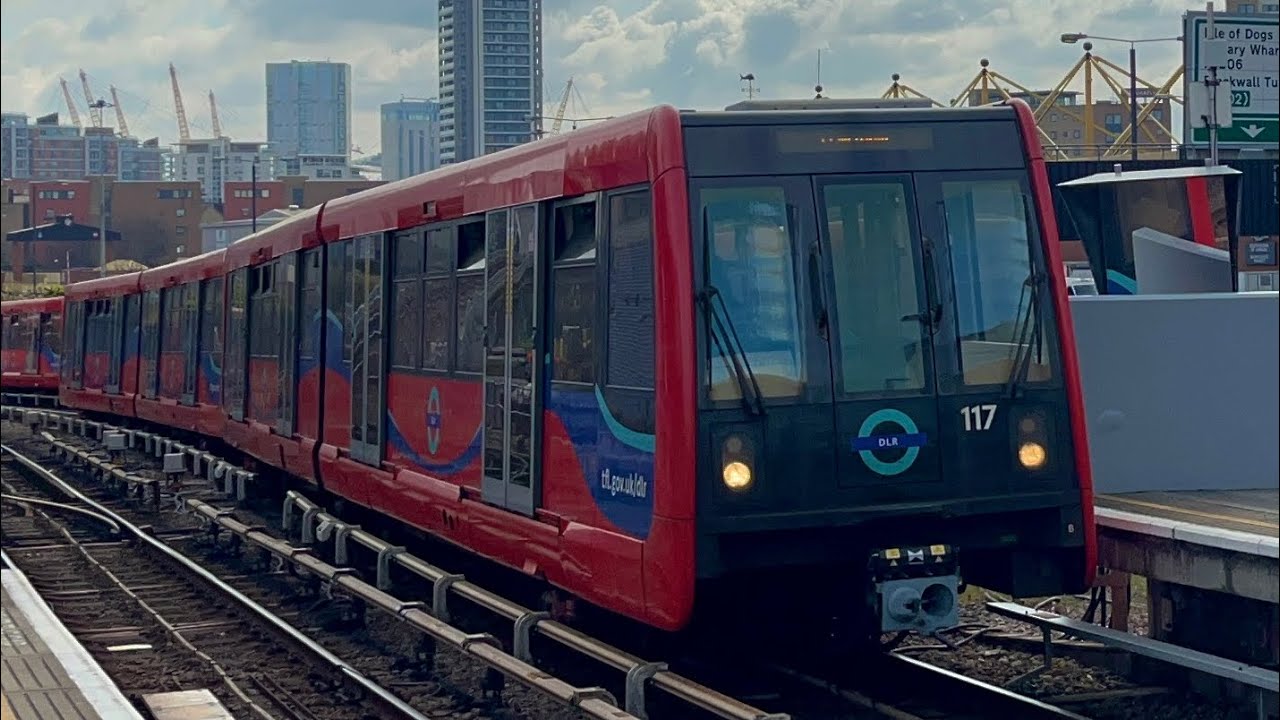 DLR Trains at Poplar Station 04/08/2023 - YouTube