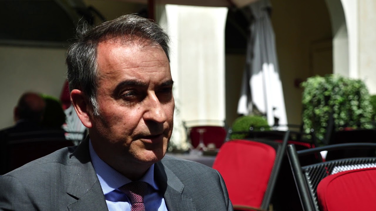 Interview d'Hervé Hélias, CEO de Mazars France - YouTube