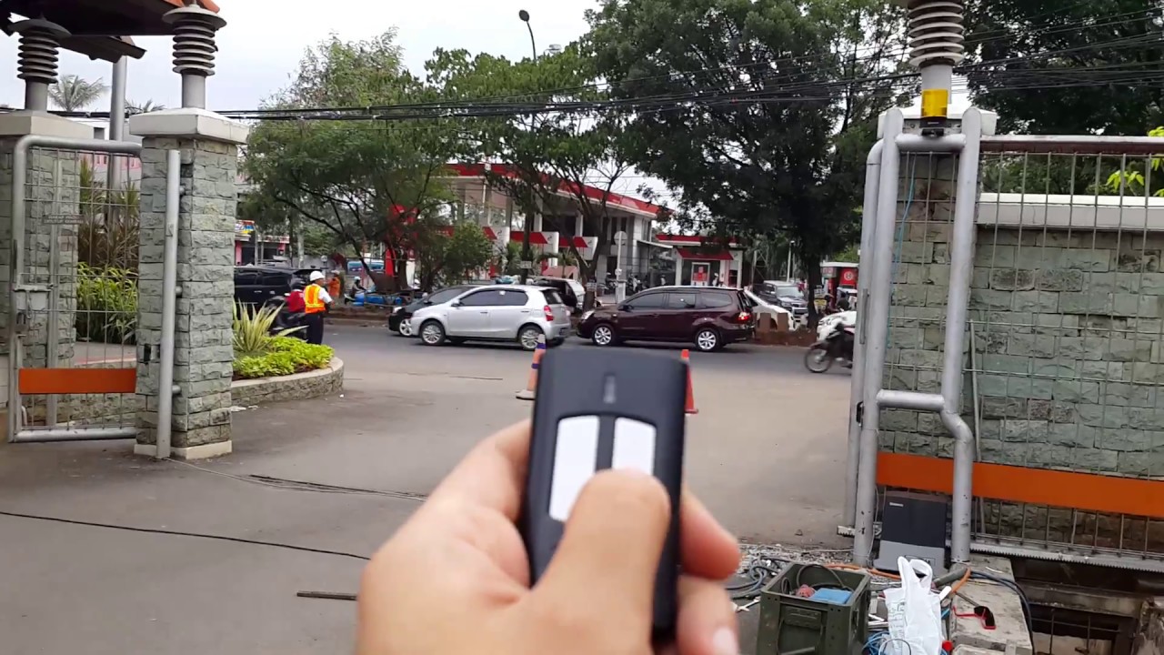 Beninca Automatic Sliding Gate - YouTube