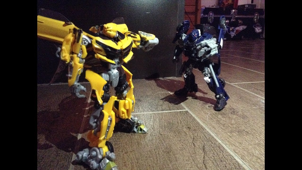 Bumblebee vs Barricade (Stop Motion) - YouTube