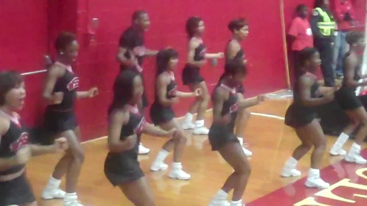 Stomp-n-shake Cheerleading at its best! WSSU Red Team - YouTube