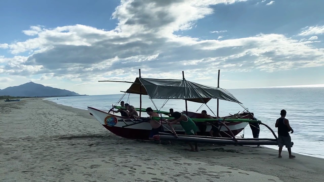 Pushing a Banka Boat in the Philippines - YouTube