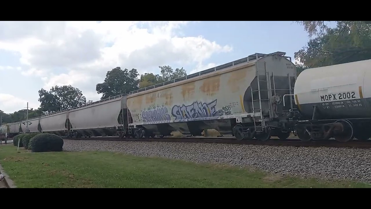 NS P82 NB with NS 6919 SD60E and NS 5351 GP38-2 - YouTube