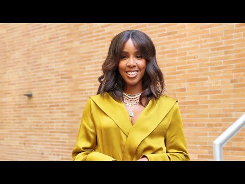 Kelly Rowland signs autographs outside Tamron Hall in New York City ...
