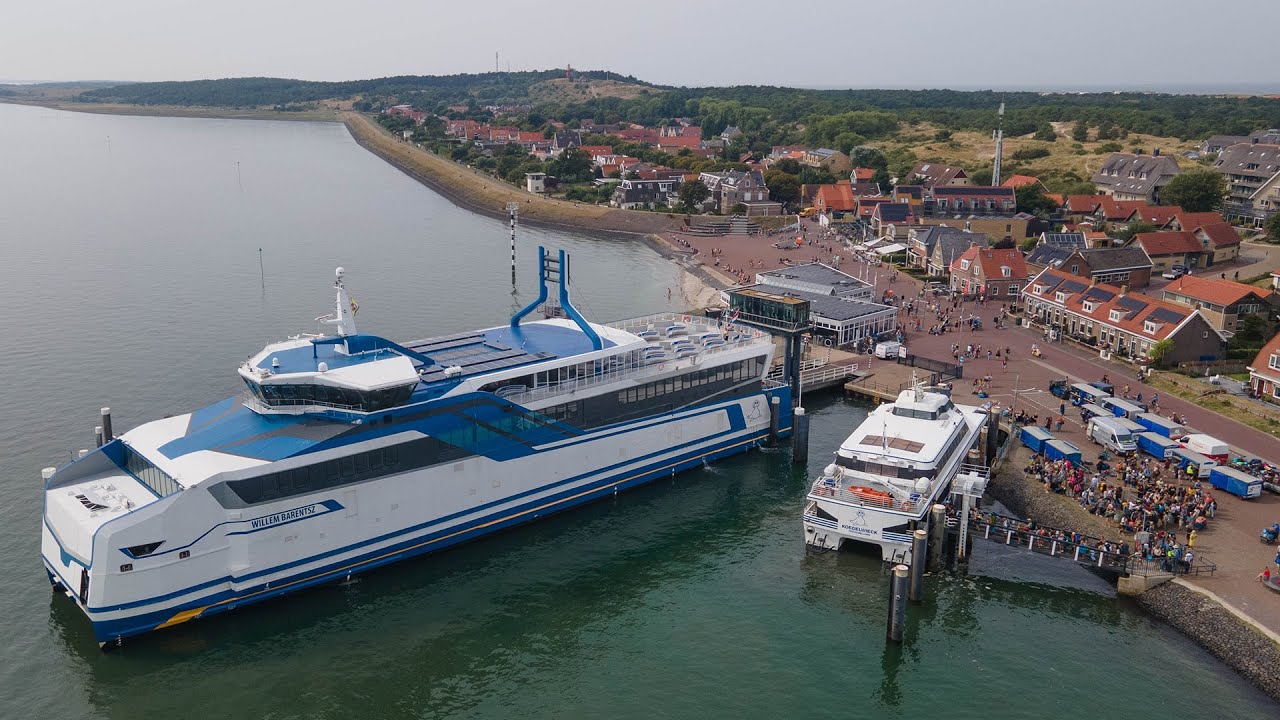 Doeksen vaart af en aan om festival: "We gaan leeg naar Vlie" - YouTube