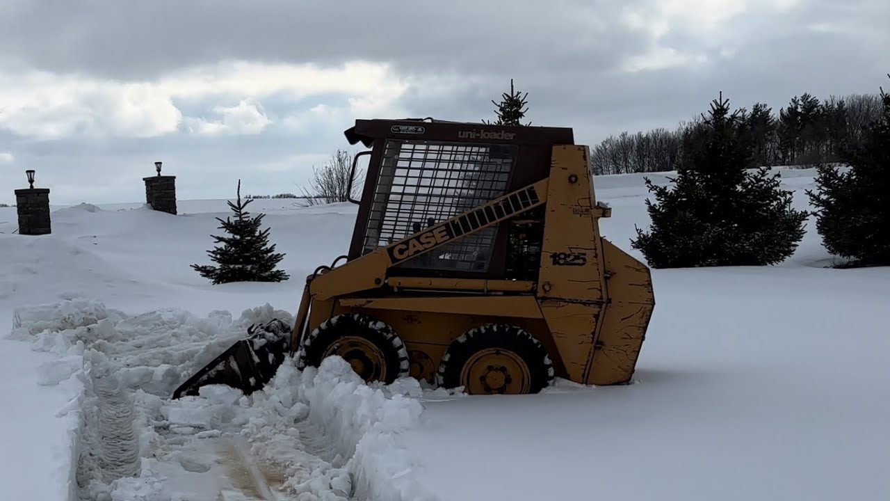 Case 1825 Moving Snow - YouTube